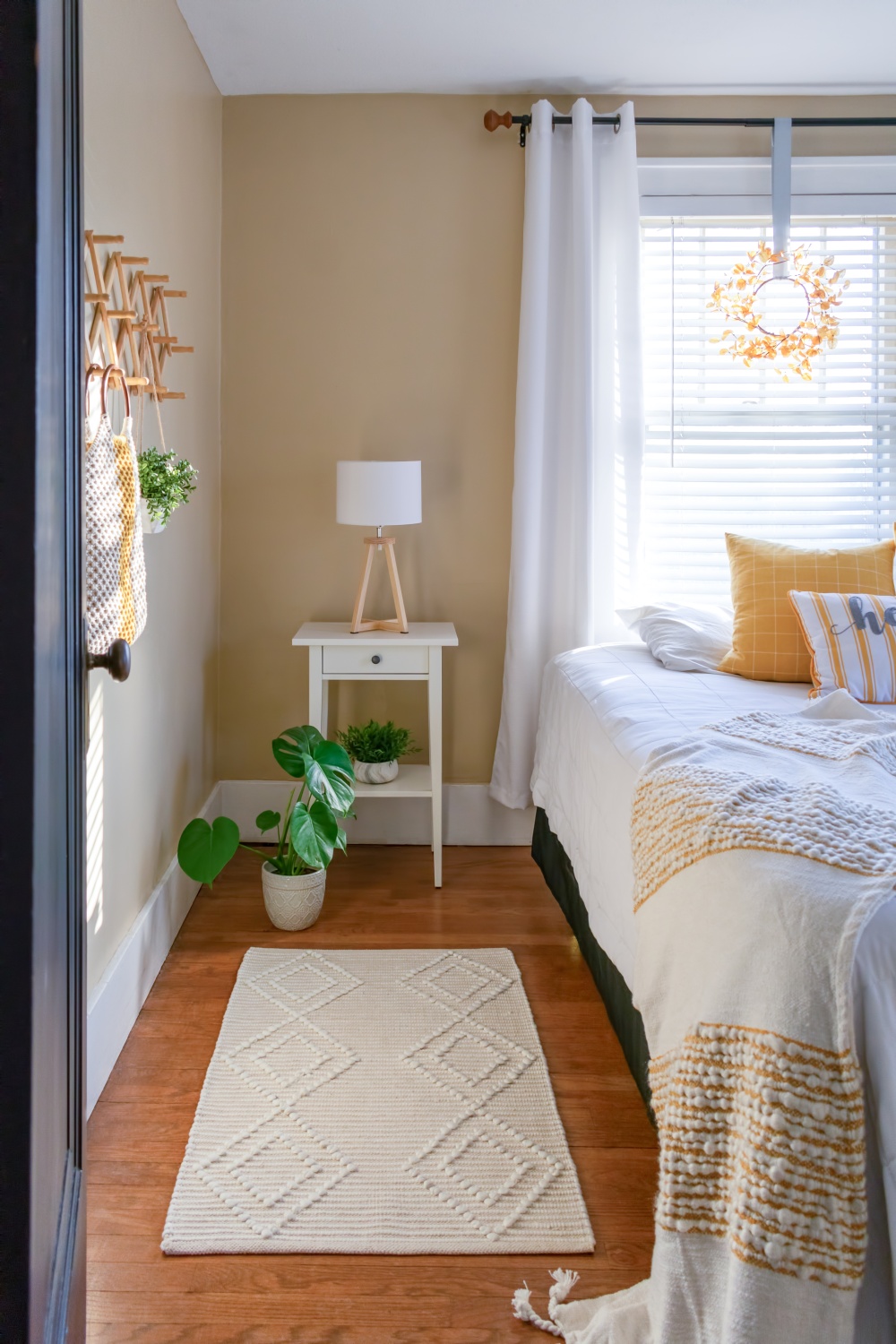 Mala Spavaća Soba I Ideje za Uređenje uz Namještaj po Mjeri - Šarac Bela